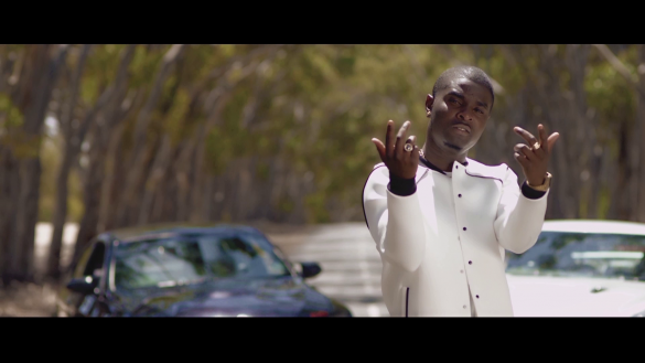Emmy Gee Feat. King Jay "Champagne Showers" Video | HWING