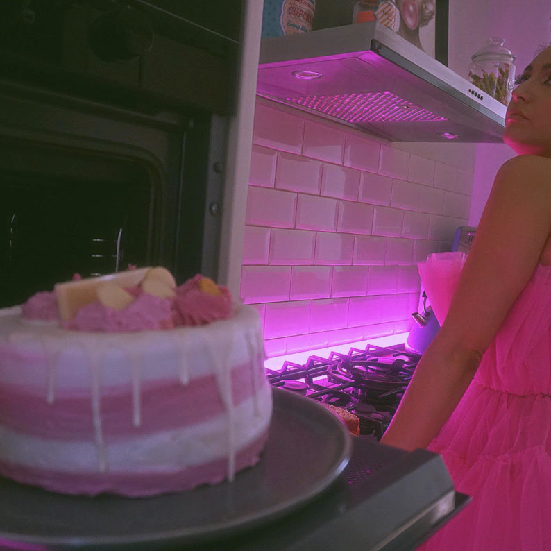 Janset Releases New Video for ‘Oh Yes!’ - HWING