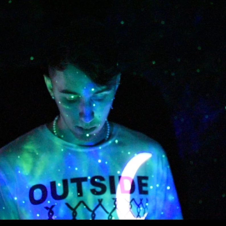 Drake Joins Smiley On New Single ‘Over The Top’ — Listen - HWING