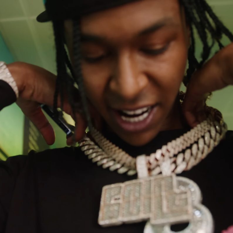 DigDat Returns with a Brand Video for “VV” - HWING