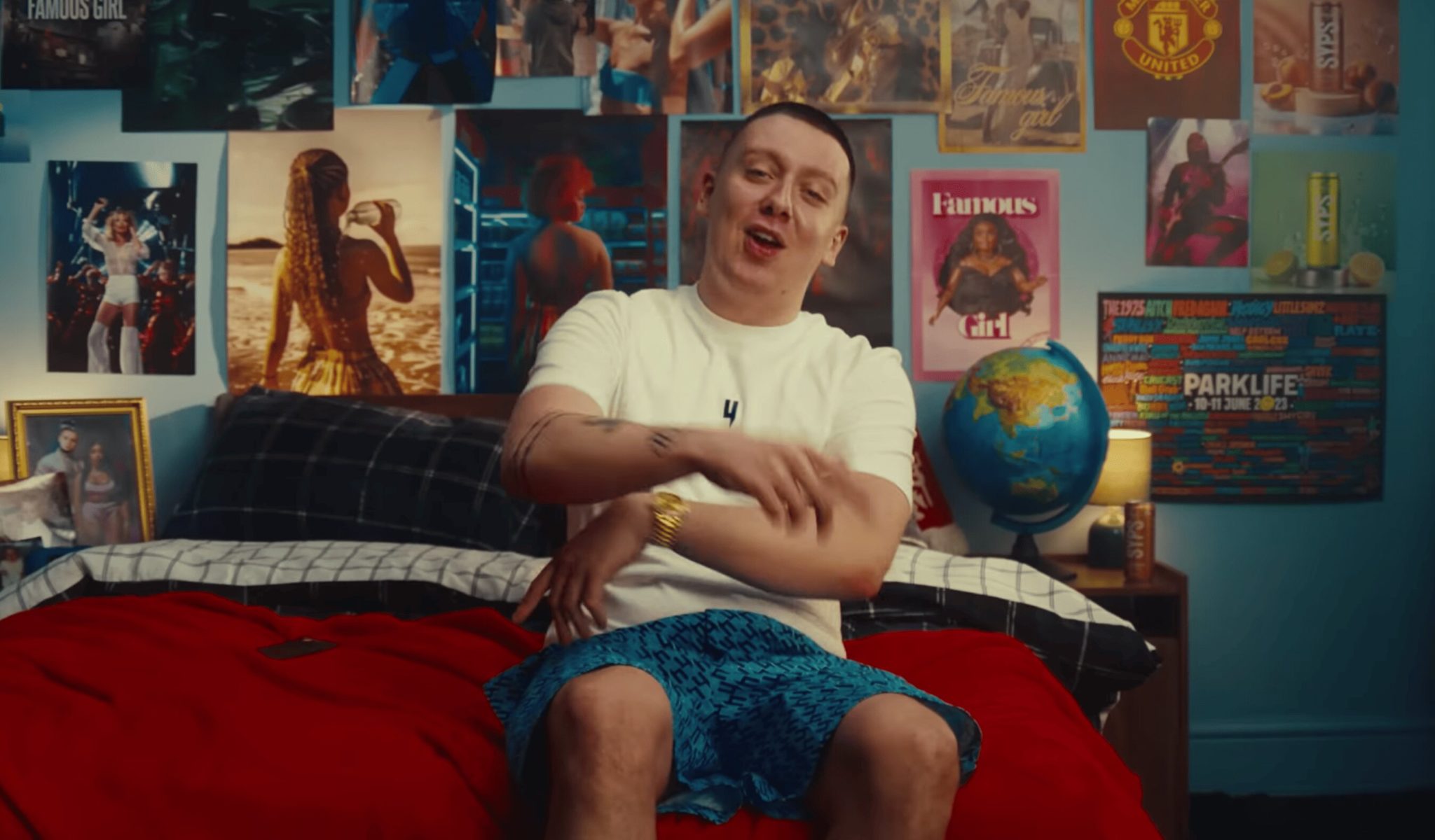 Aitch Drops Playful Anthem "Famous Girl" with Cheeky Charm - HWING